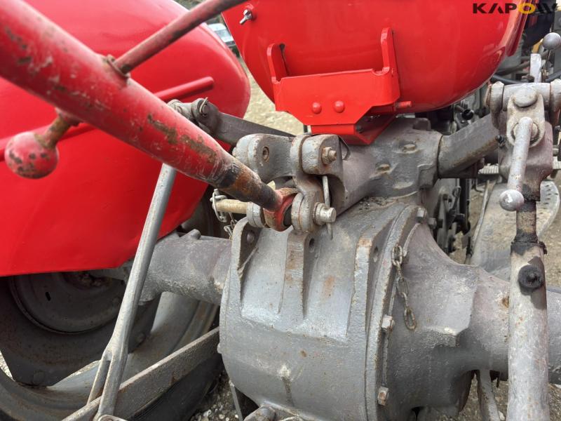 MF 35 benzin med frontlæssser og vejhøvl - Kapow Online Auctions