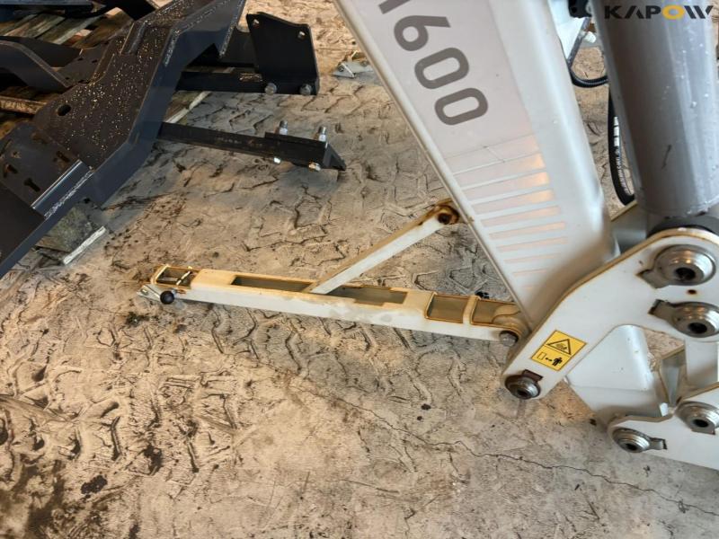 Intertech IT1600 front loader with brackets - Kapow Online Auctions