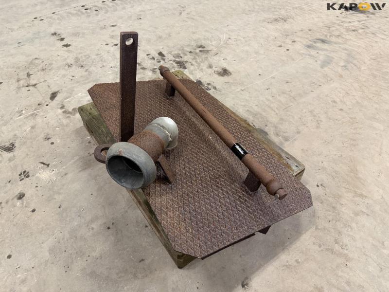 Plate with lift arm pull - Kapow Online Auctions